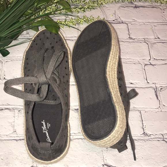 Universal Thread | Shoes | Universal Threads Grey Shoes Flats Nwt Sz 8 ...